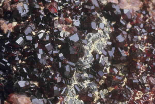 Top Ten Benefits of Hessonite